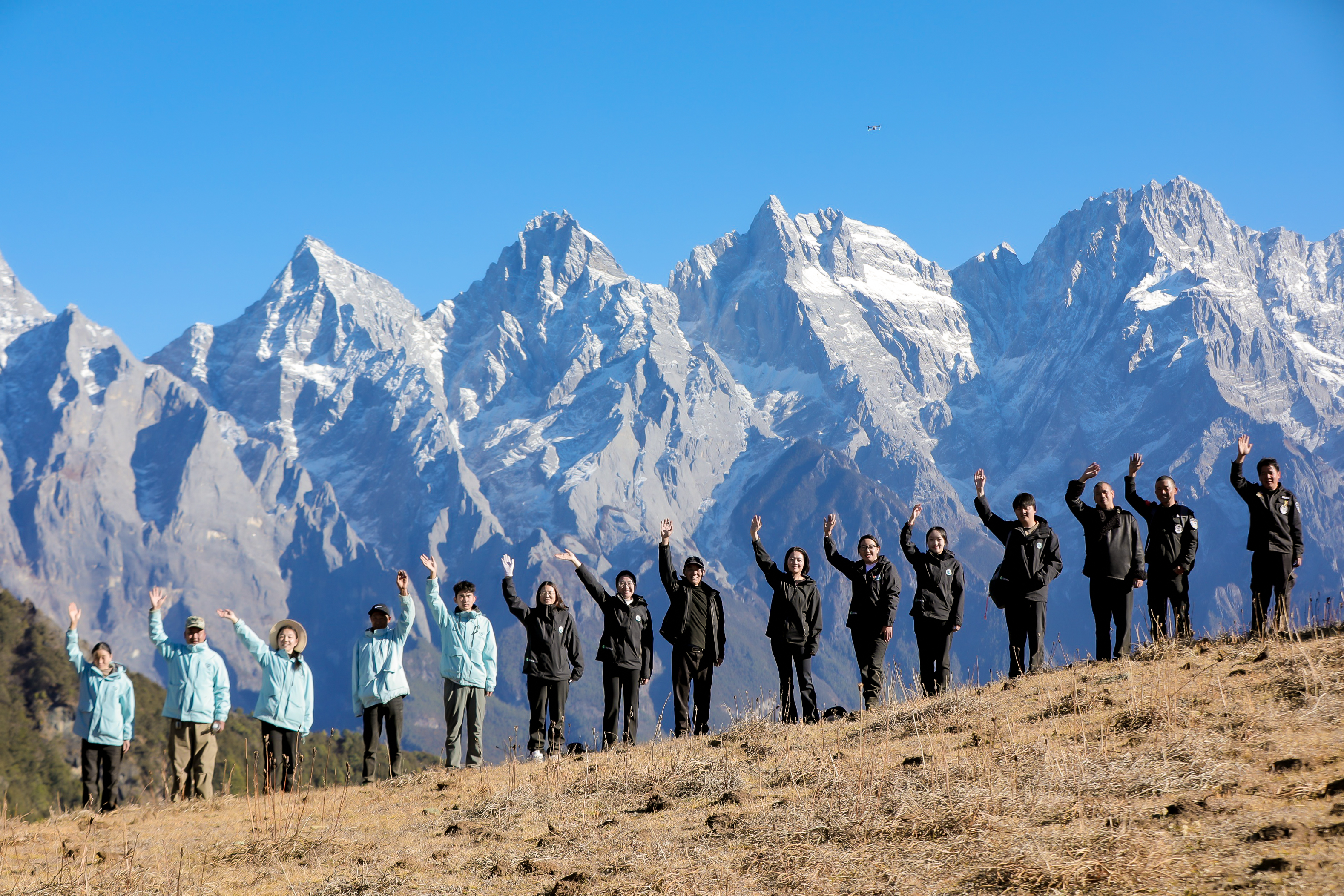 装备+保险+护肤！给雪山巡护员的硬核守护“太戳了”！_公益湃_澎湃新闻-The Paper