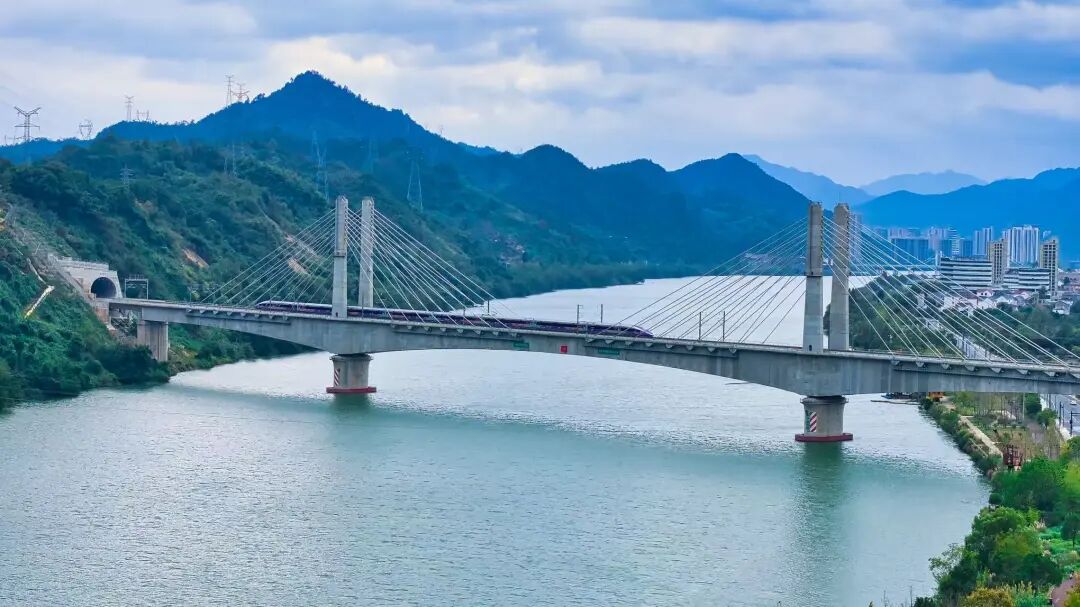 计划增开临客列车83.5对，元旦假期运输方案出台_澎湃号·政务_澎湃新闻-The Paper