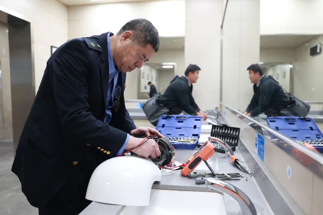 跨越20年的光！这盏老信号灯，亮了！_澎湃号·政务_澎湃新闻-The Paper