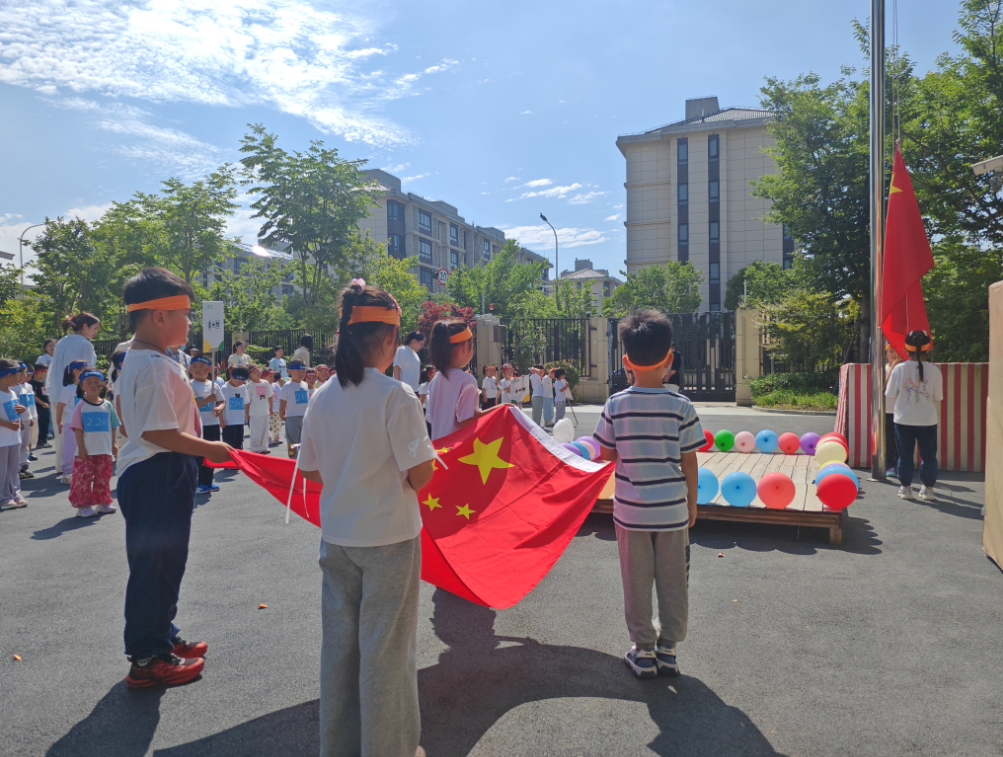 鸡鸭交接、爱心义卖、趣味运动，崇明娃的“六一”这么好玩_澎湃号·政务_澎湃新闻-The Paper